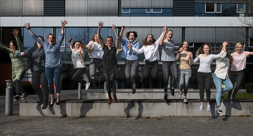 Nachrichten Minden-Lübbecke - Der Sprung ins Berufsleben: 13 Hebammen ...